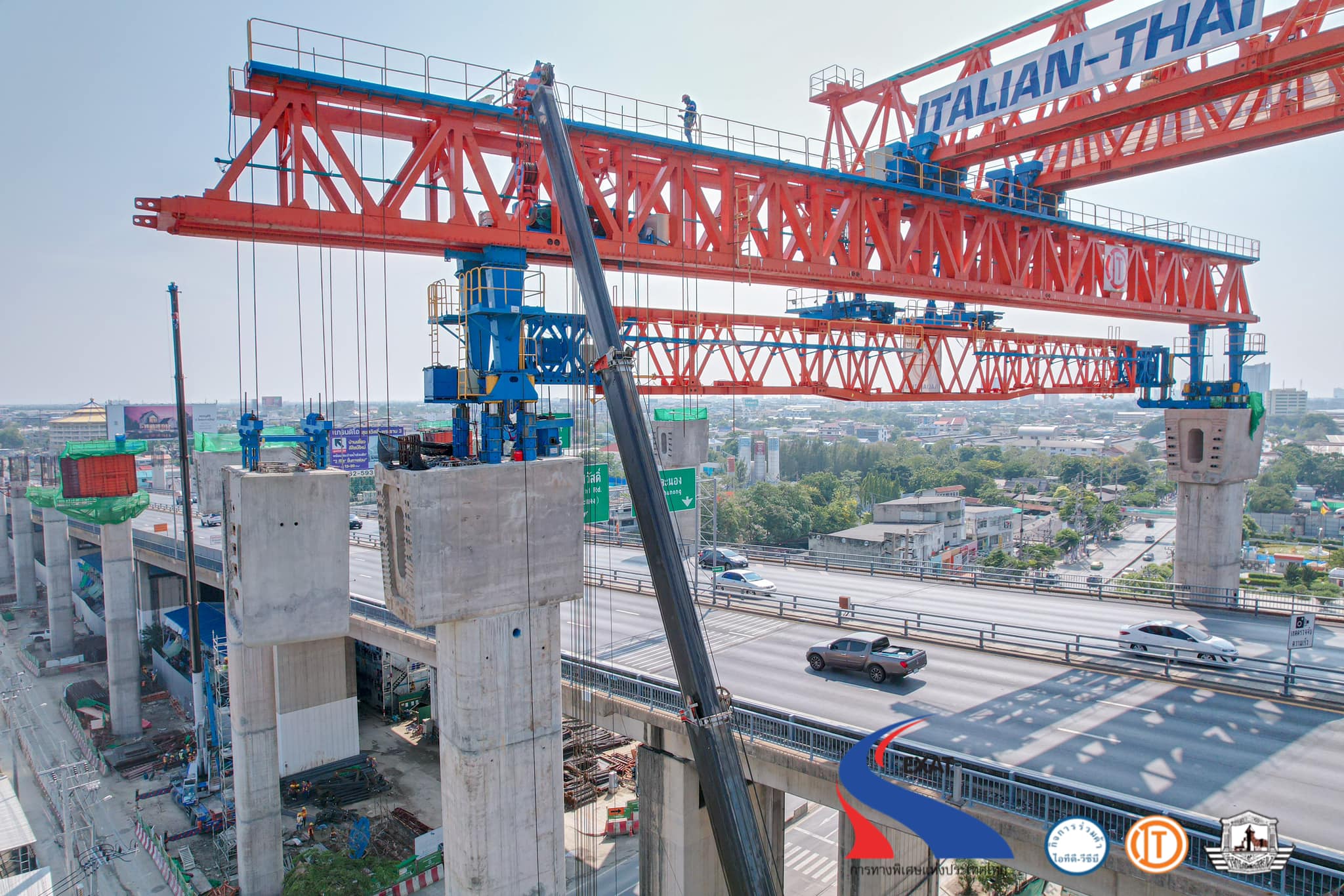 🏗🧰 ทำการยกติดตั้งคานขวางสำเร็จรูป (Precast Crossbeam) – โครงการทางพิเศษพระราม 3 – สัญญาที่ 3